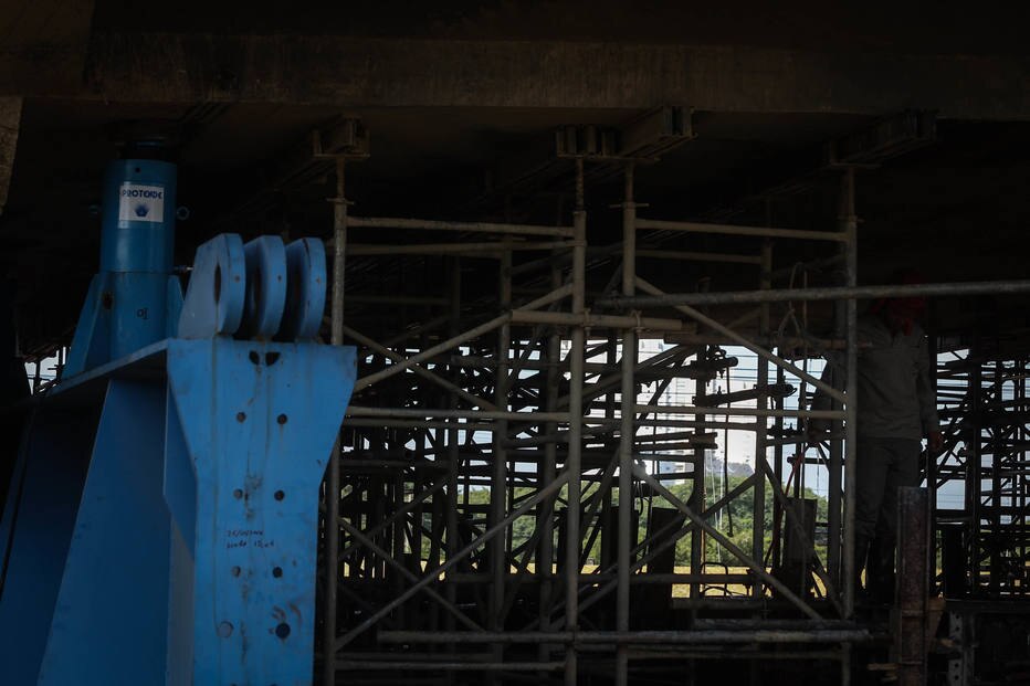 Prefeitura Instala 6 Macacos Hidráulicos Para Erguer Viaduto Da