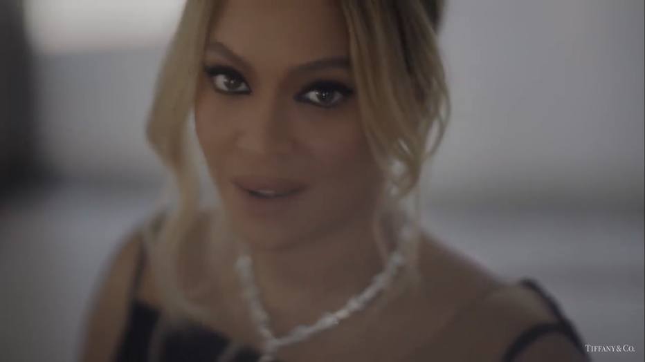 Beyoncé Canta Moon River Para Jay Z Assista Vídeo Emais Estadão