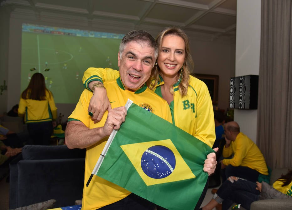 Flávio Rocha reuniu amigos para assitir o jogo Brasil x Suiça em sua ...