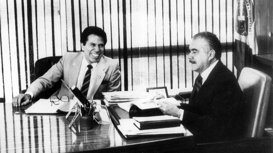Silvio Santos com o então presidente José Sarney, em 1985 - Cultura ... Silvio Santos com o então presidente José Sarney, em 1985 - Cultura ...