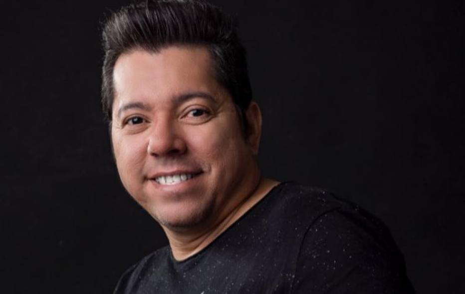 Louro Santos, cantor de forró nordestino, morre de covid-19 - Emais ... Louro Santos, cantor de forró nordestino, morre de covid-19 - Emais ...