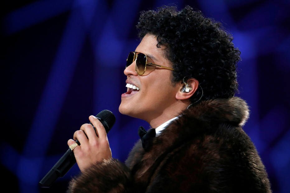 Bruno Mars é processado por publicar foto de quando era criança vestido ... Bruno Mars é processado por publicar foto de quando era criança vestido ...