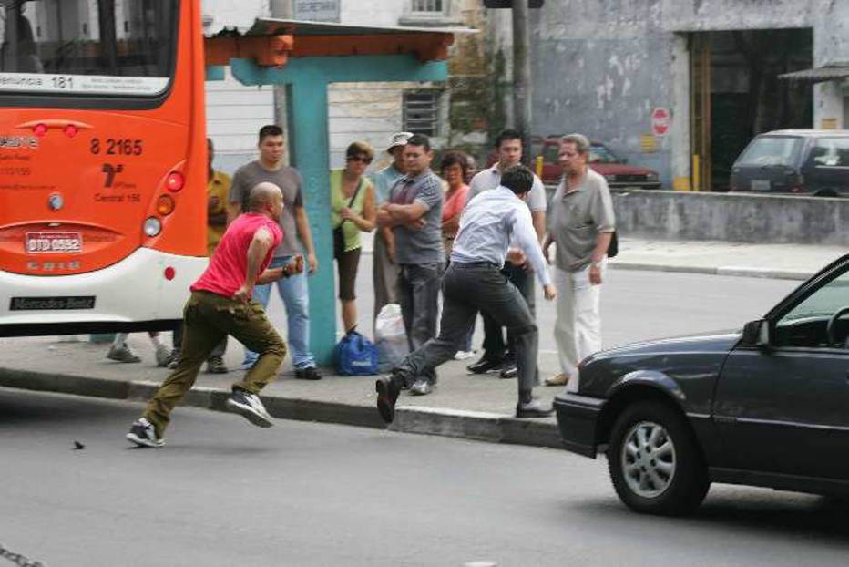 Briga de trânsito - Cidades - Estadão