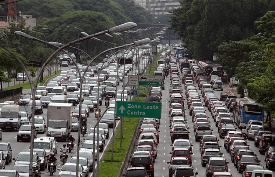 Três cidades do Brasil estão no top 10 de congestionamentos - Brasil ...