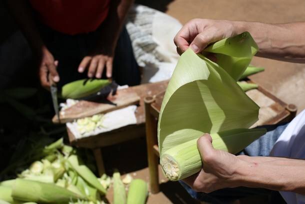 Como fazer pamonha, passo a passo - Paladar - Estadão